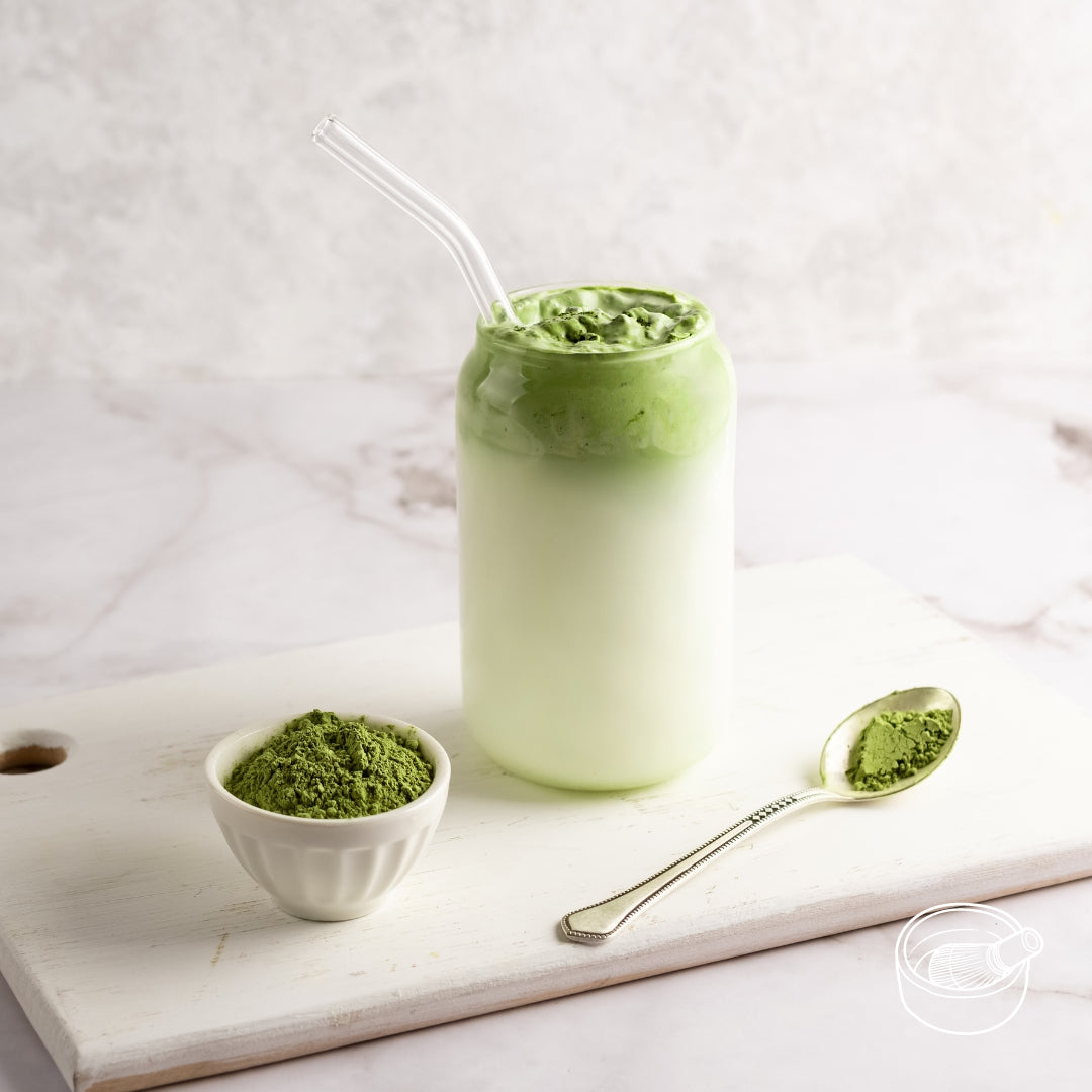 Das Trend-Getränk für den Sommer! Matcha Iced Latte – Tee & Kräutergalerie
